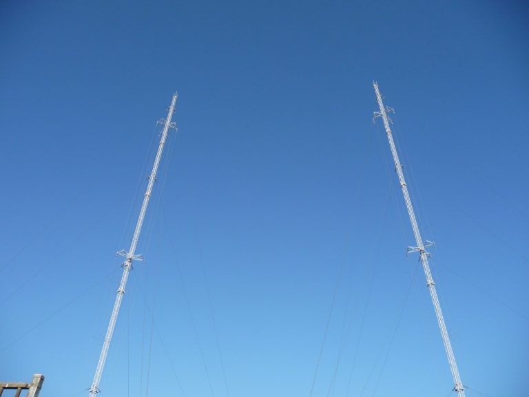 Zendmasten zenderpark in Zeewolde opgeblazen